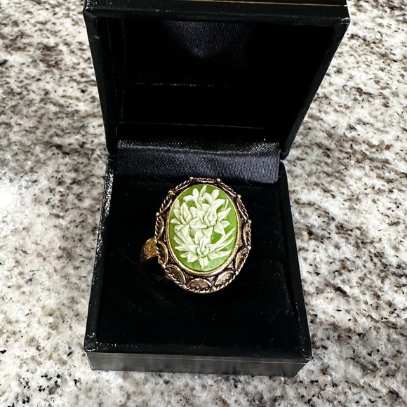 Vanda | Jewelry | Vintage Vanda Floral Cameo Perfume Poison Locket ...